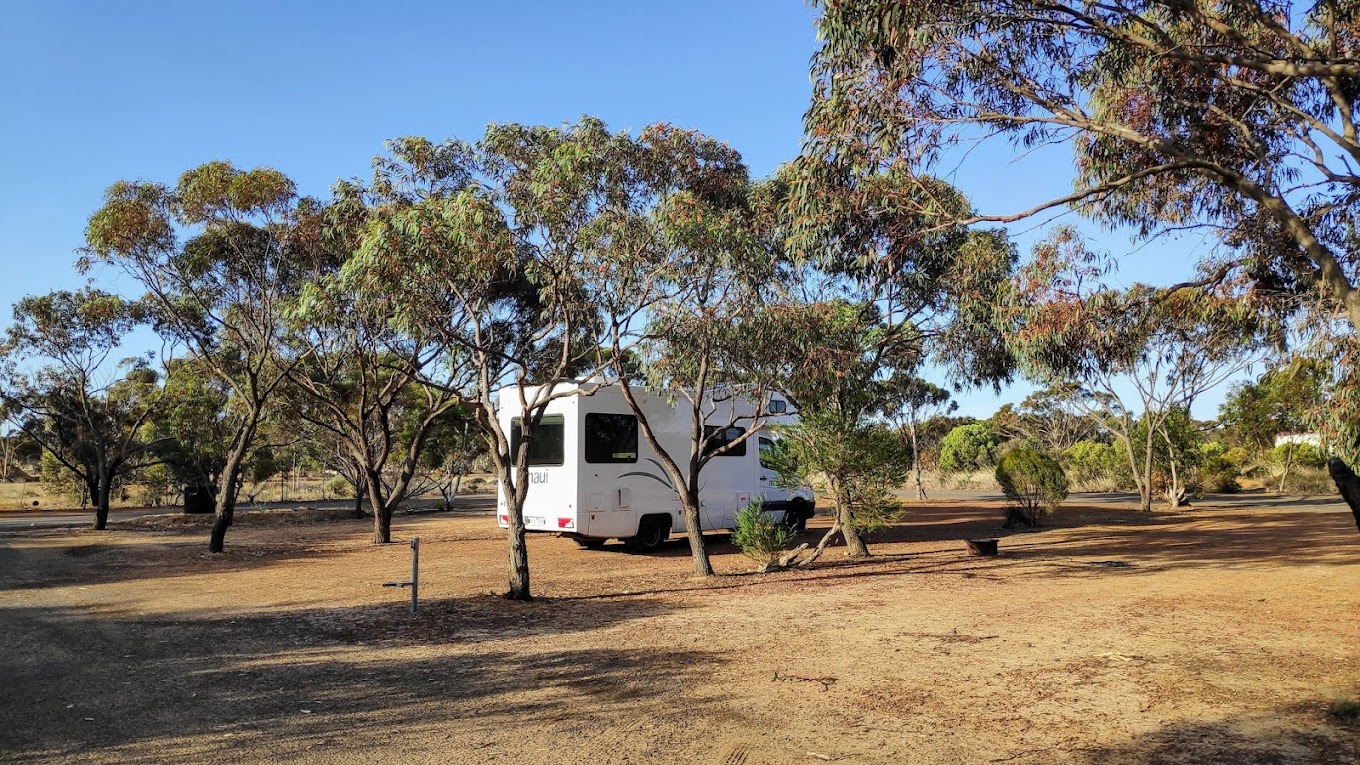 Lake King Caravan Park | Central Wheatbelt Visitor Centre